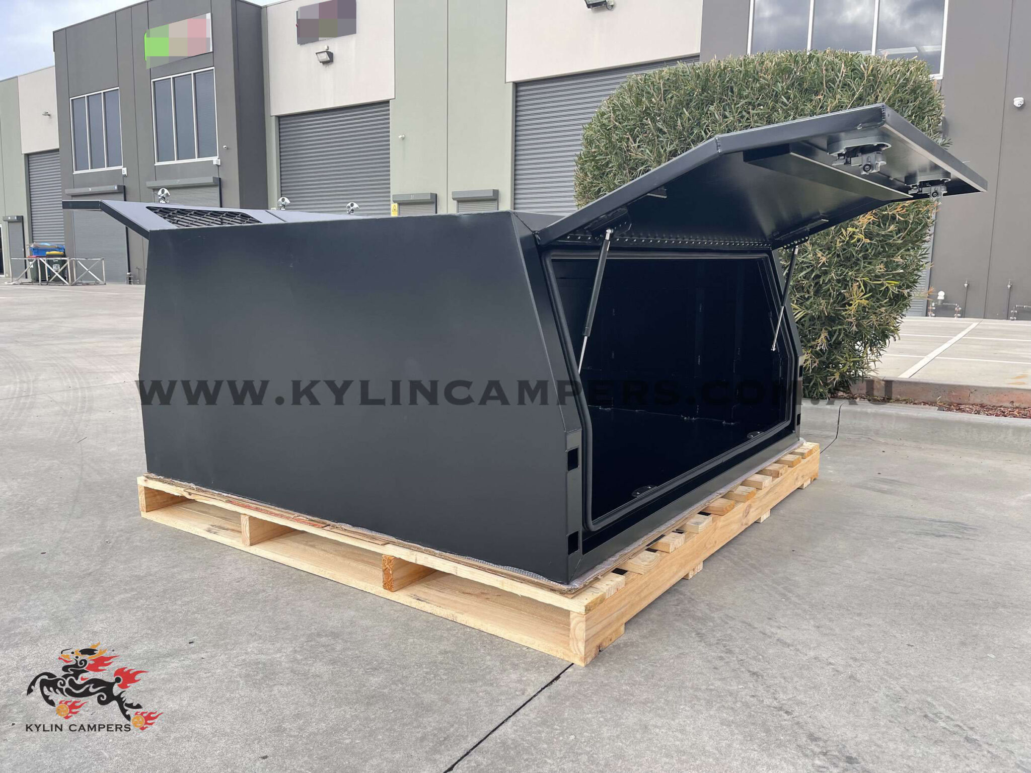 1800L Dual Cab Jack Off Black Alloy Jack off Canopy with 1 dog box ...