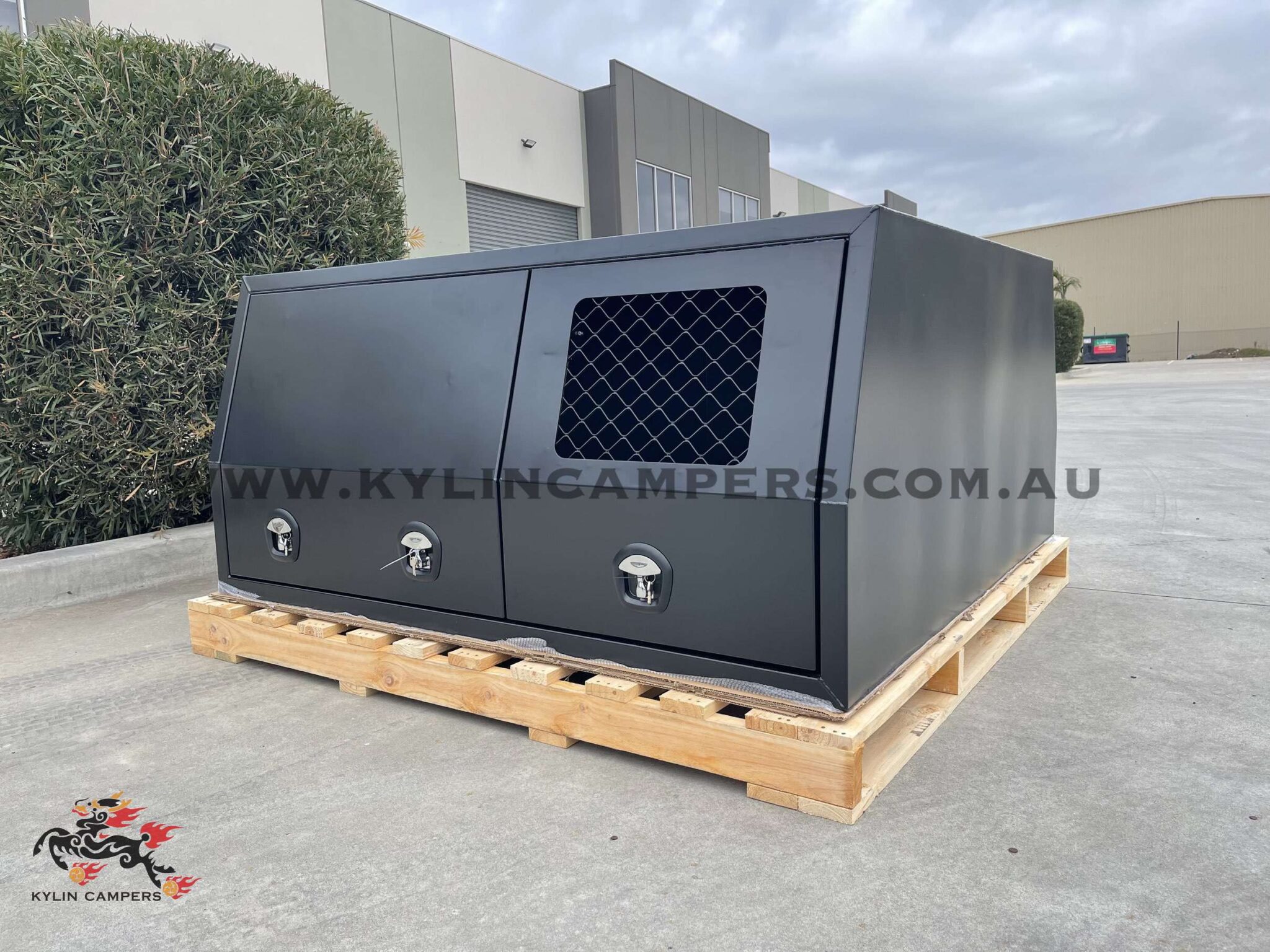 Dual Cab Black Alloy Ute Canopy with Dog BoxKylin Campers