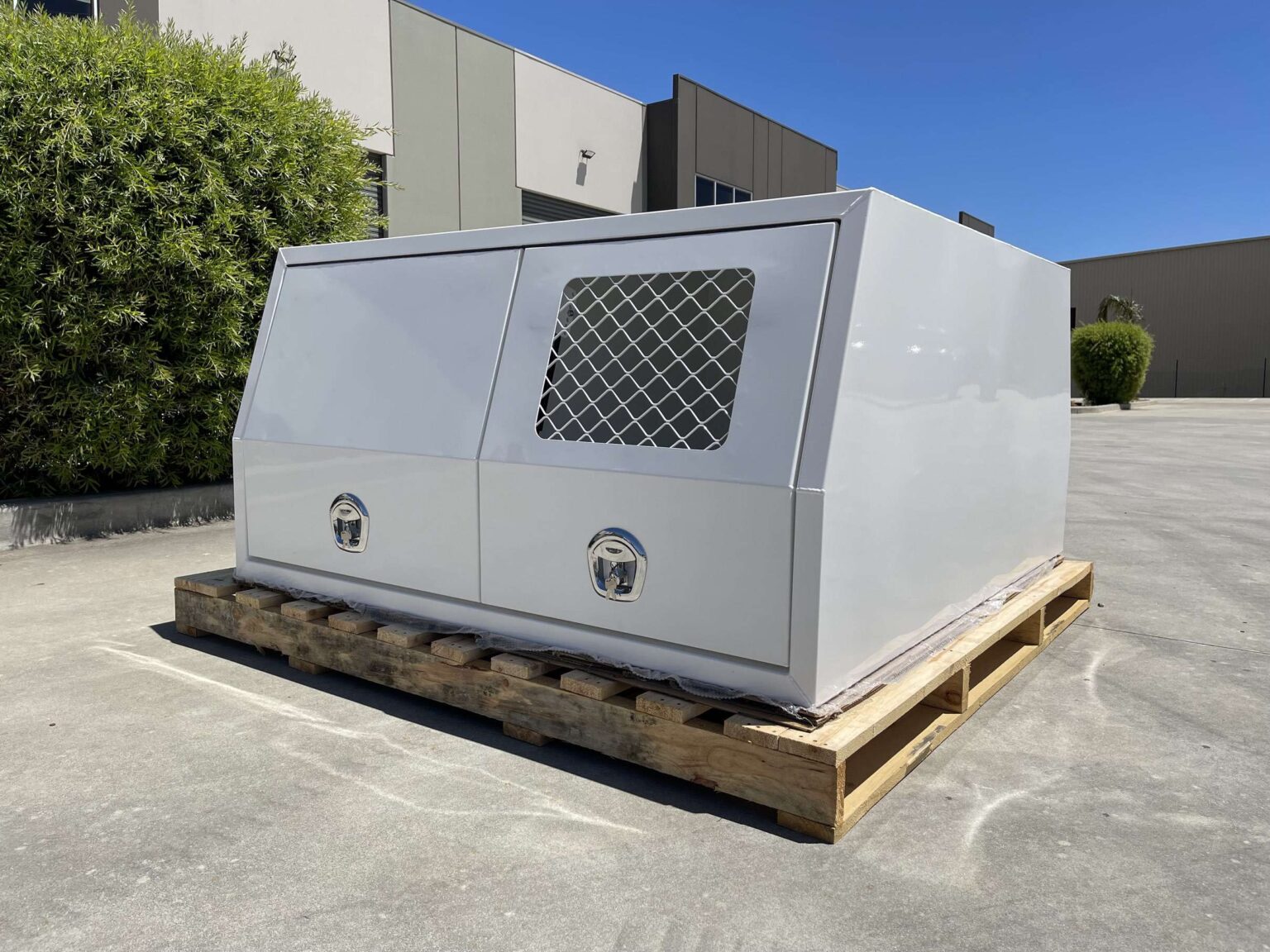 1650L Dual Cab White Canopy with 1 Dog boxKylin Campers